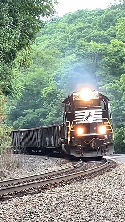 NS Admiral Cab SD40-2 3264! #railfanner #railroad - YouTube