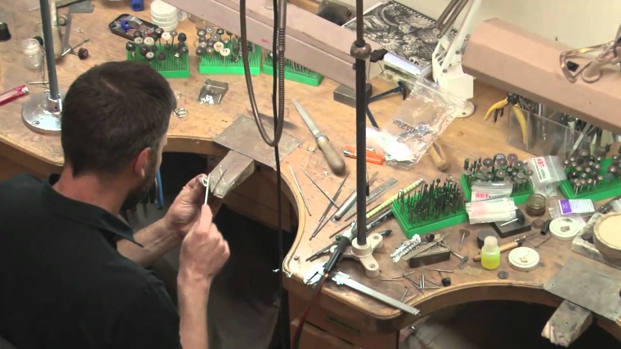 EC One's Jos at the Goldsmith's Workbench - YouTube