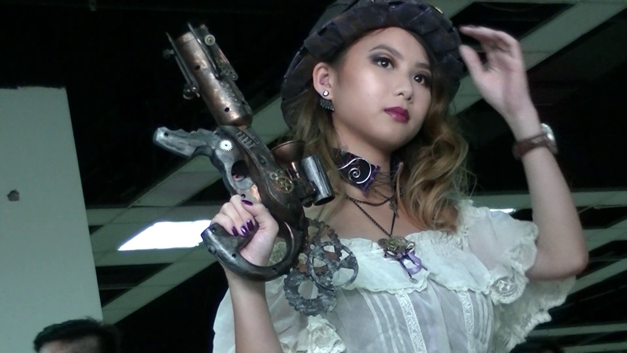 Pretty Steampunk Girl with Assault Steam Machine Gun, Comic Fiesta 2016 ...