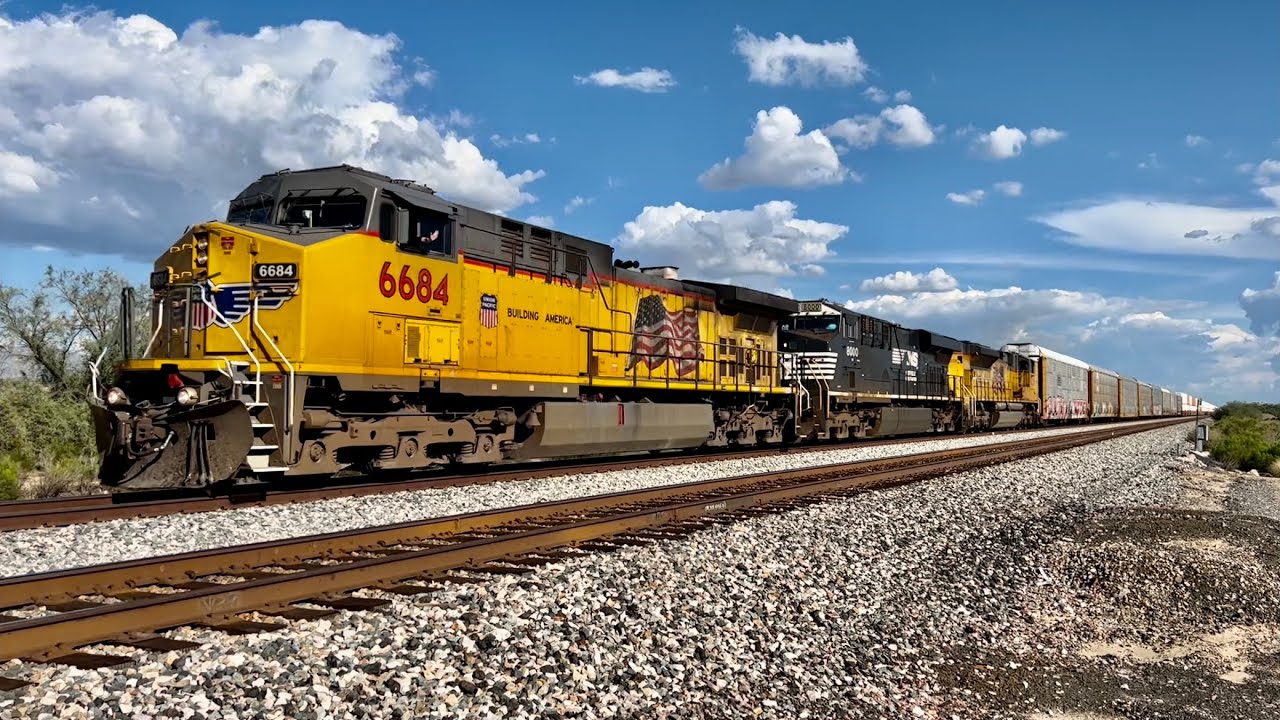 UP 6684 westbound gives nice horn salute through Marana AZ 10-1-22 ...