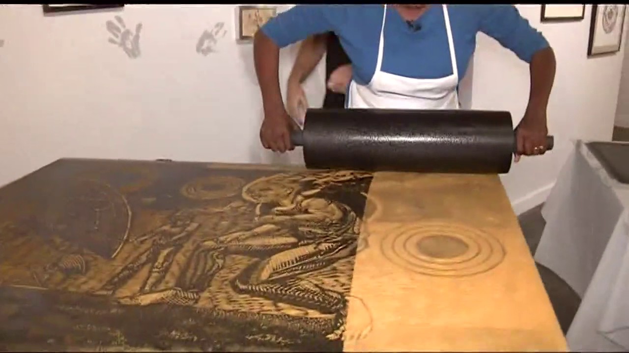 Houston artists create work using ancient art of printmaking - YouTube