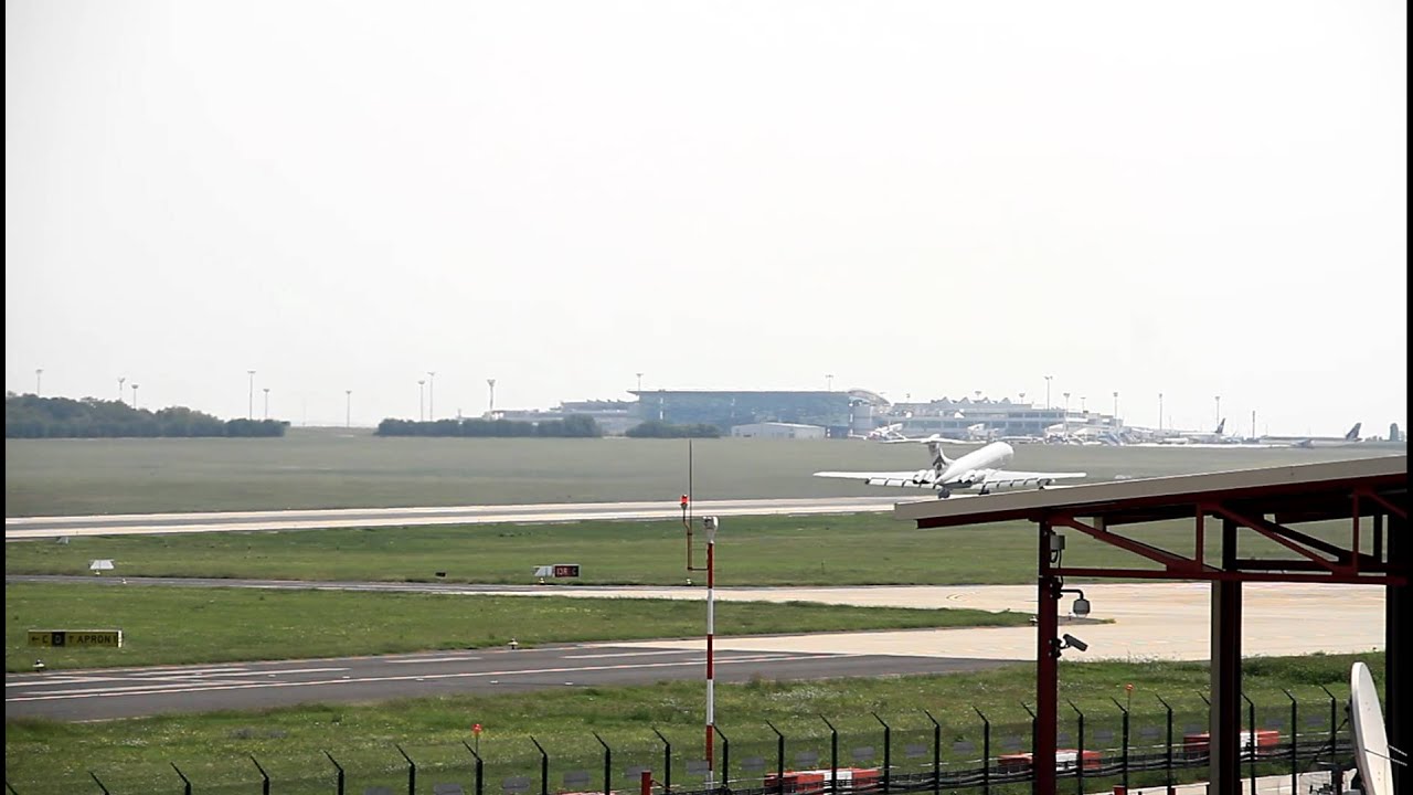 VC10 Take off RWY13 - YouTube