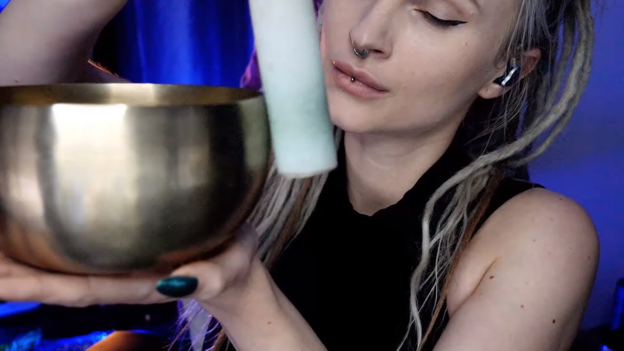 ASMR Aura clensing, sinnging bowl, tuning fork, smudging and pulling ...