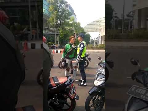 Gojek vs satpam ISS pasar raya blok M.