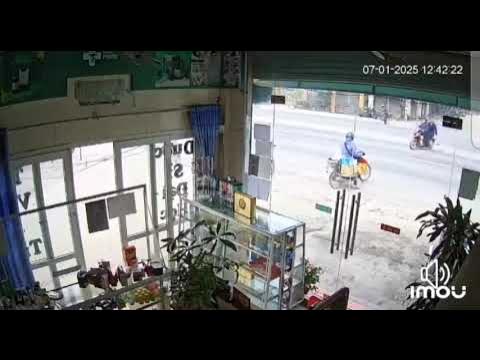 @TNGT Xe ô to con và motor hai phụ nữ tại ngã 4 Cẩm Thịnh(Hà Tĩnh) chiều 7/1 - YouTube