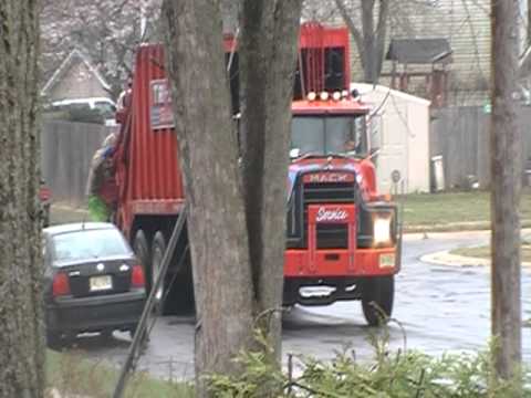 Rare Classic Mack Leach Rearloader - YouTube