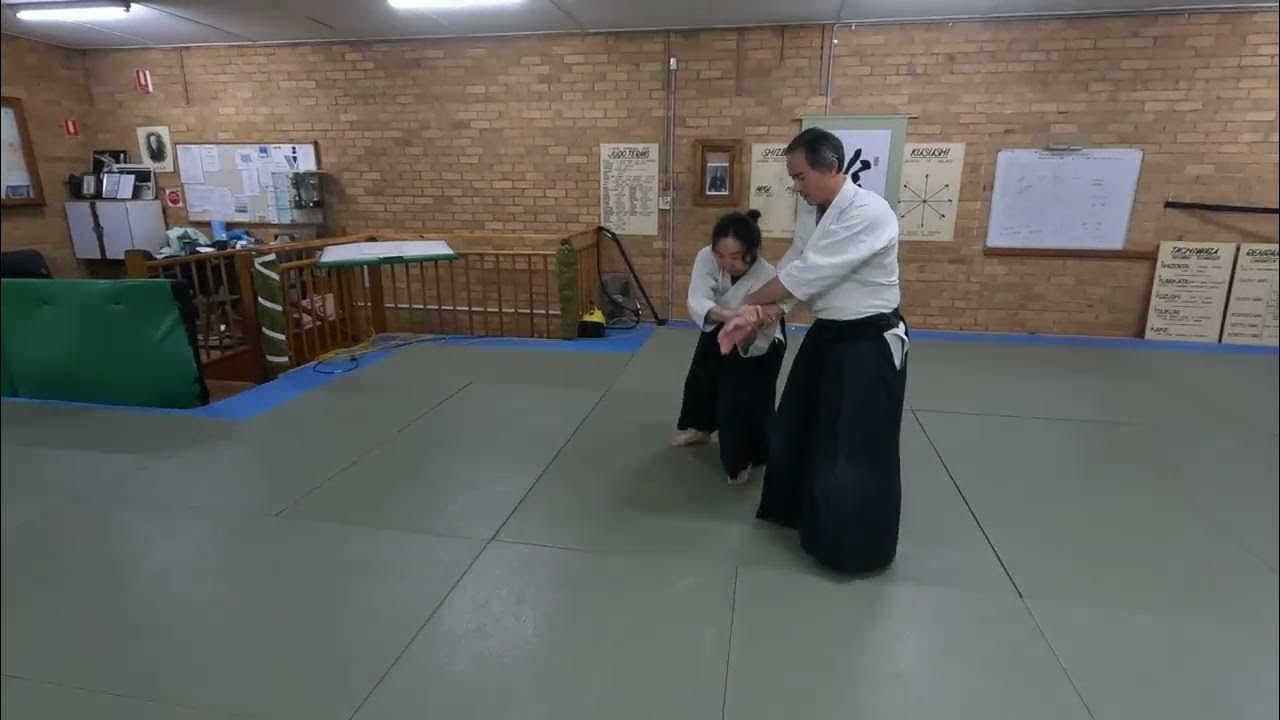 Morote dori shiho nage - YouTube