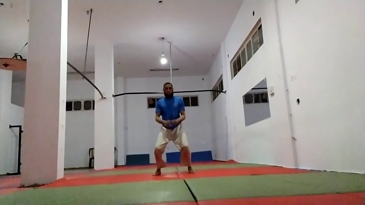الركلة الجانبية المزدوجة . Jumping split kick - YouTube