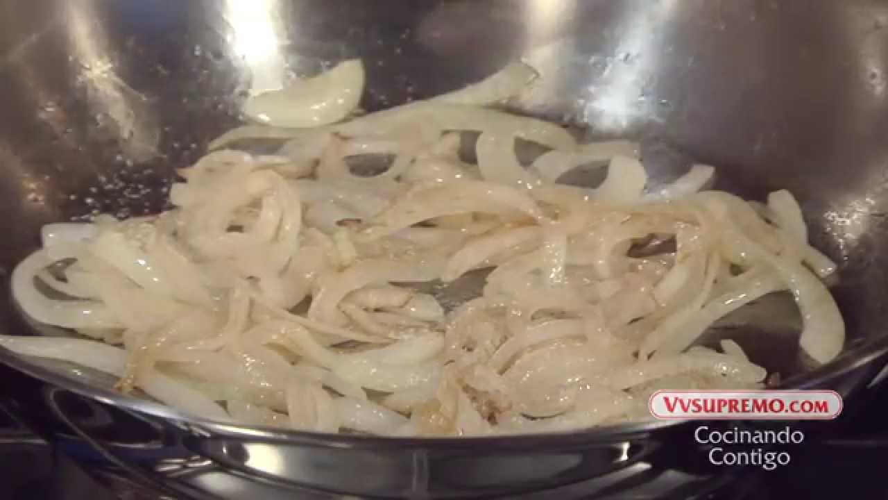 Como cortar en rodajas y caramelizar cebollas - YouTube