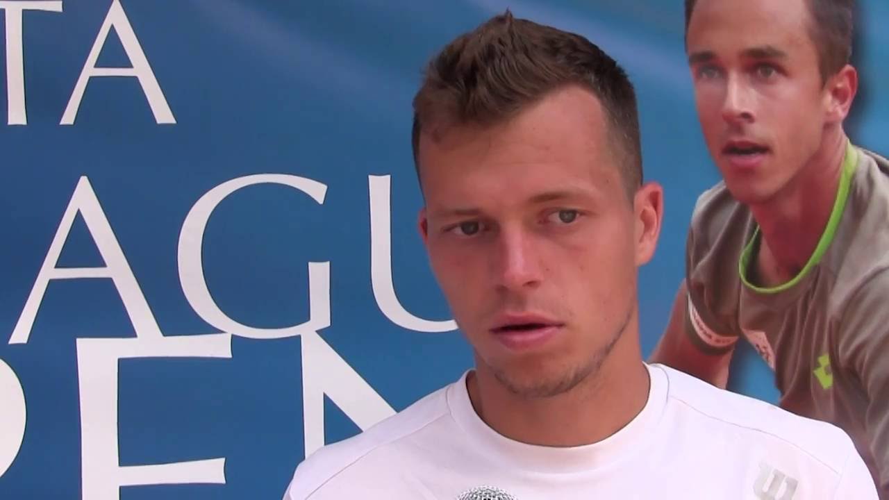 Adam Pavlásek po výhře ve čtvrtfinále Sparta Prague Open - YouTube