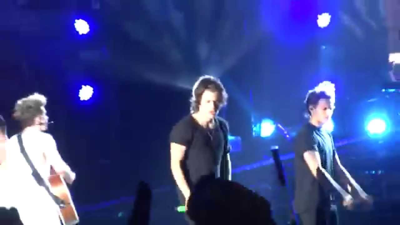 One Direction - Don't Forget Where You Belong (live @ Rio de Janeiro ...