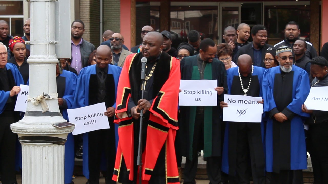 Mayor Sduduzo Mdluli speaking outside Endumeni Municipality. - YouTube