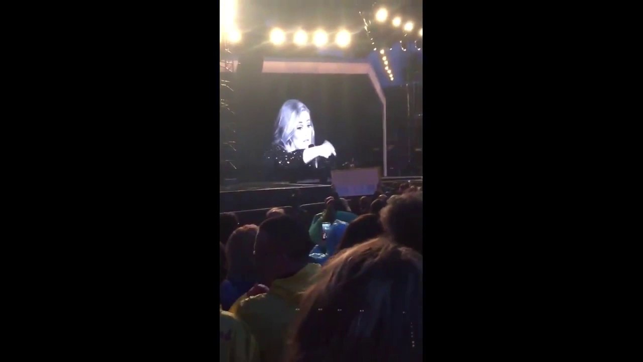 Adele gets angry with fan during the concert! - YouTube