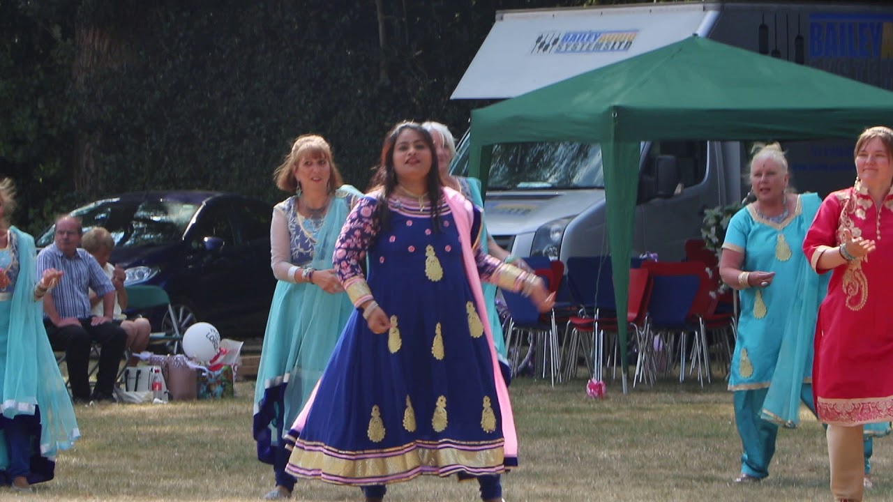 Bollywood dance - Northwich Carnival 2018 - YouTube