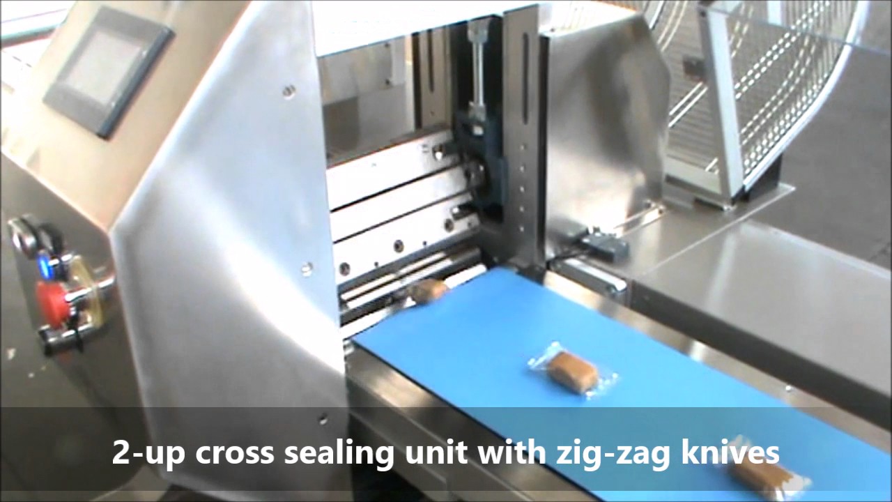 Flowpack machine IPS FAR-E for small toffee tablets - YouTube