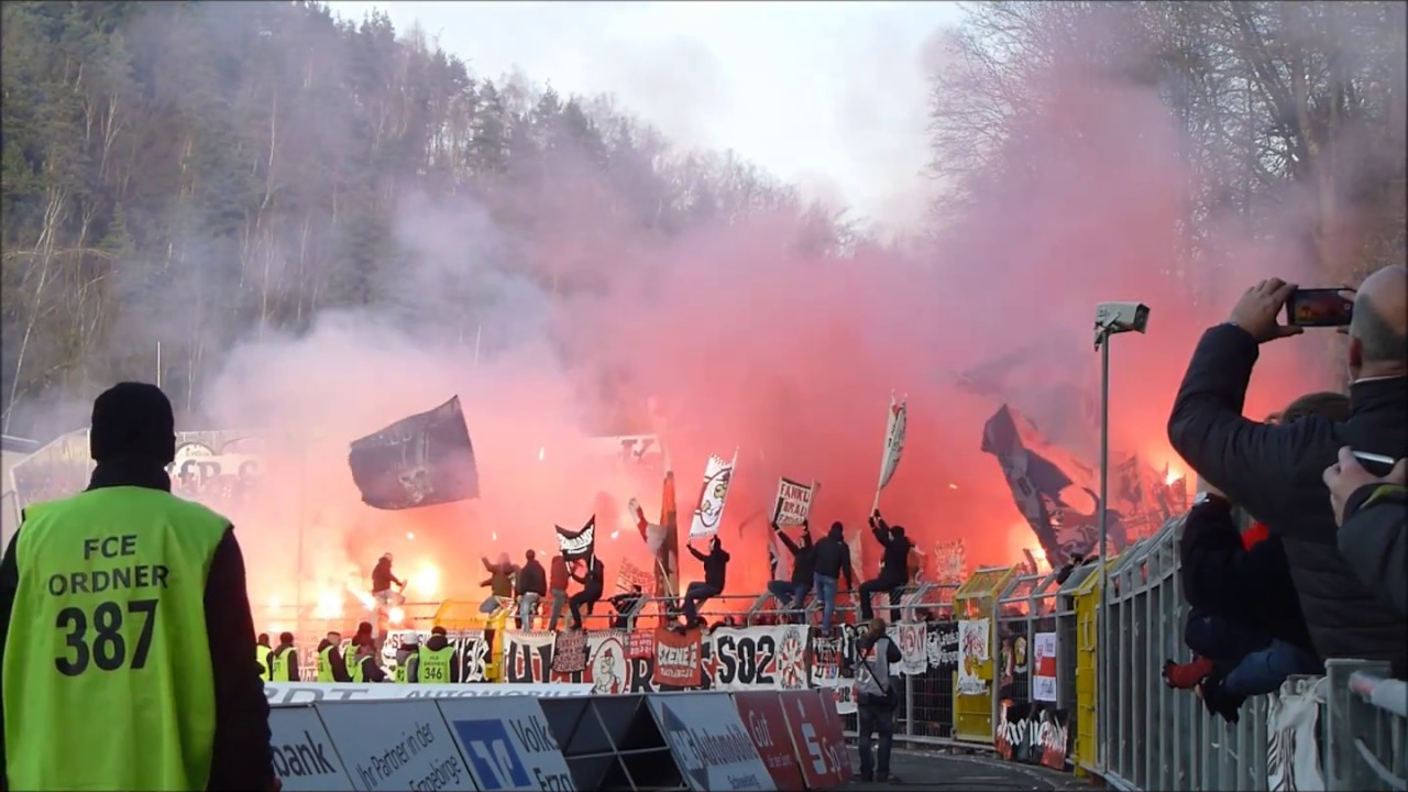 2016/2017 VfB Pyro in Aue Wismut Aue v VfB Stuttgart (04.12.2016) - YouTube