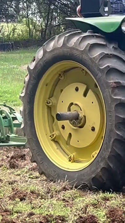 John Deere 630 and KBA disking. #johndeere #disking - YouTube