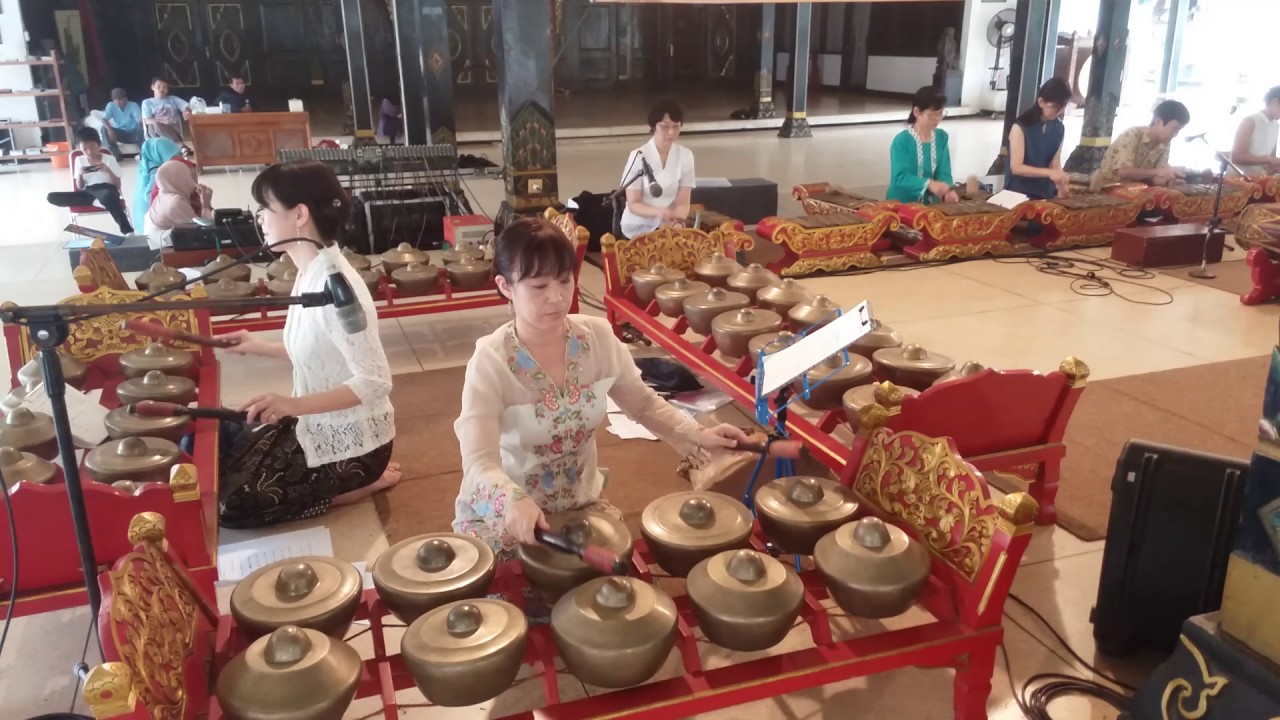Gamelan japanese performance - YouTube