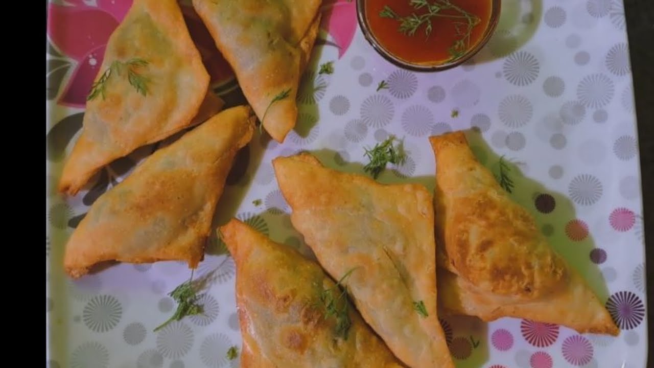 Triangle khasta kachori | खस्ता कचोरी घर पर बनाए एकदम आसानी से | - YouTube