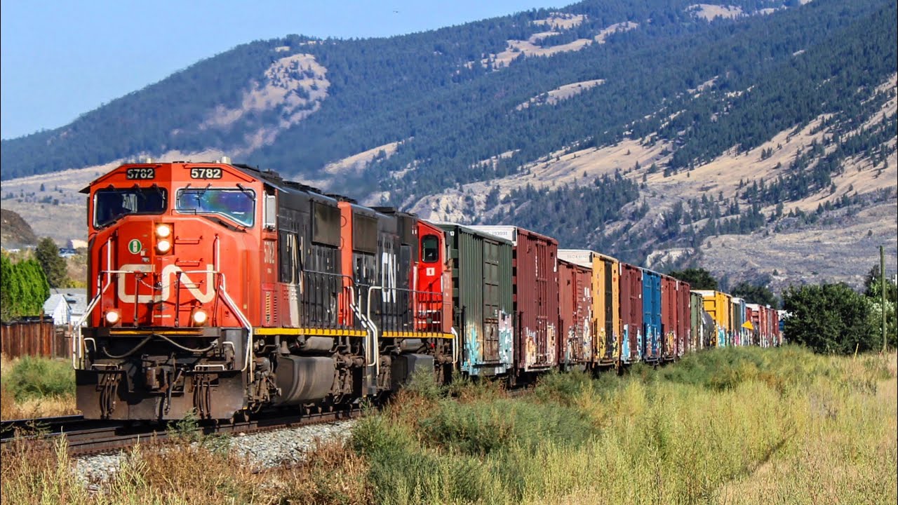 Dual CN EMDs! CN 5782 leads CN A417 Westbound mix freight train at ...