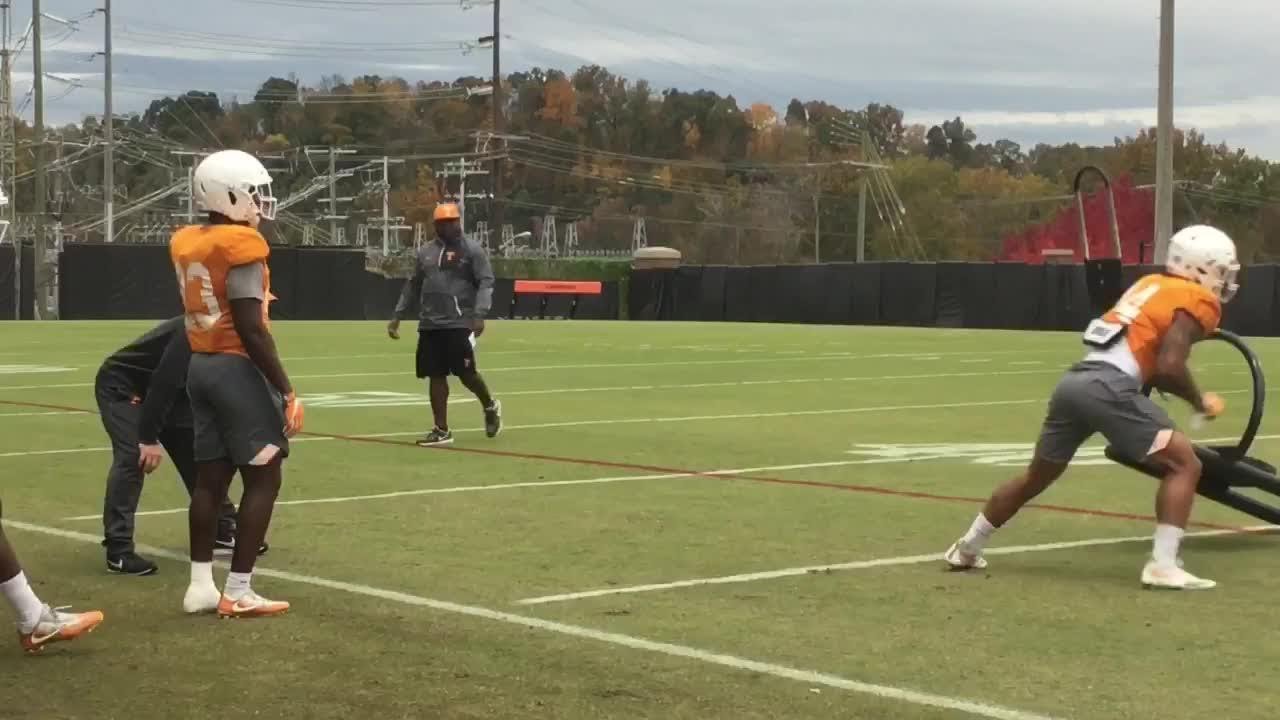 Scenes from UT Vols football practice, Nov. 7 - YouTube