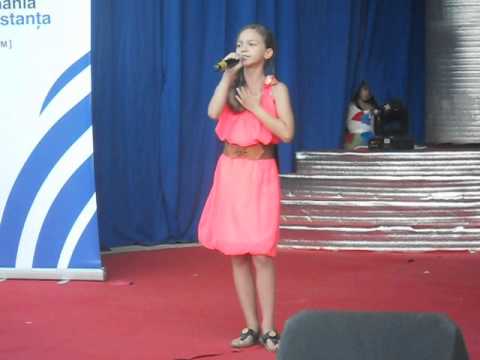 Ioana Lucia Berechet 10 ani Techirghiol 2012 - Canta si danseaza