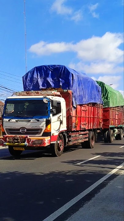 HINO TRUK GANDENG PANJANG MUATAN PENUH NGEBUT MELAJU CEPAT #shorts #trending #subscribe - YouTube