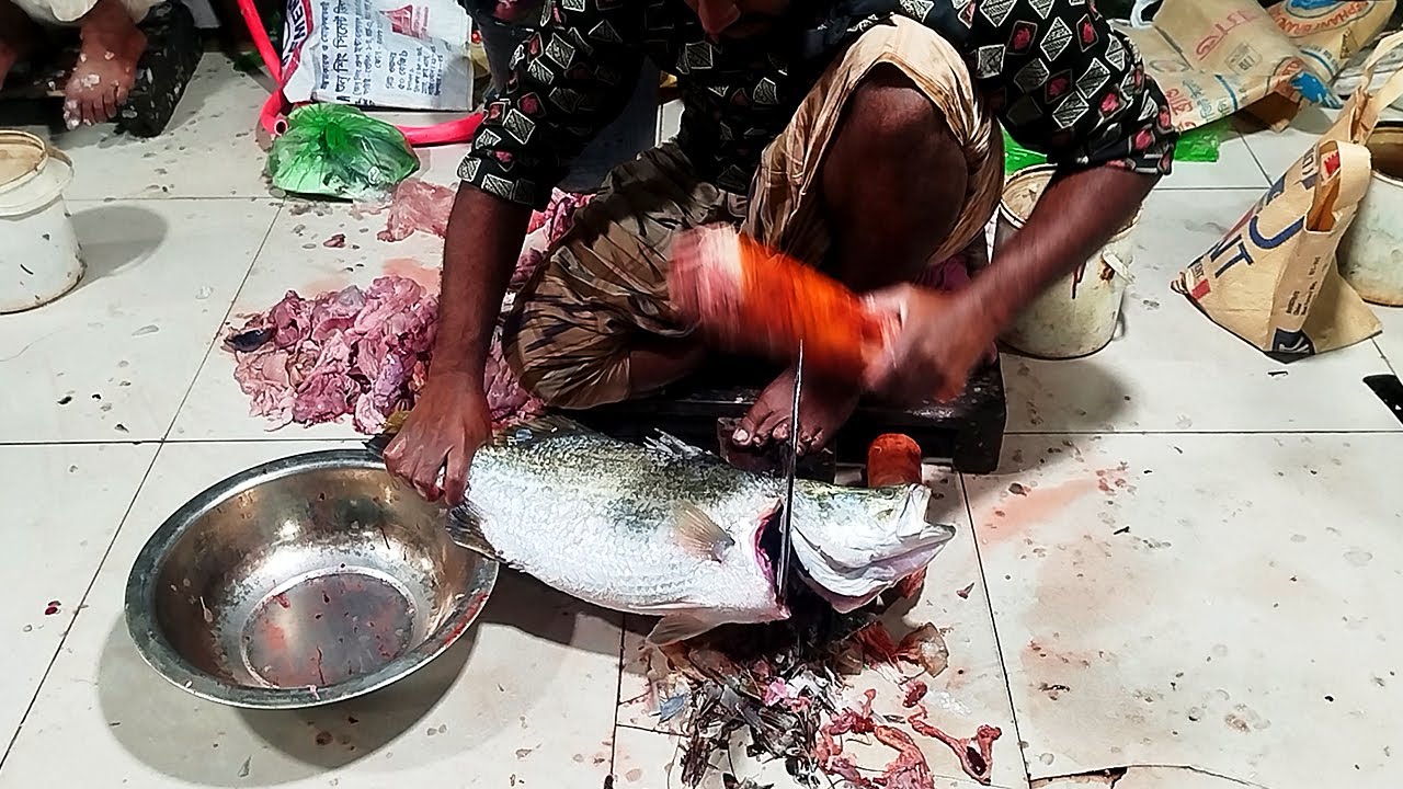 13 kg big fish kural fish cutting skills live Rupsha fish market - YouTube