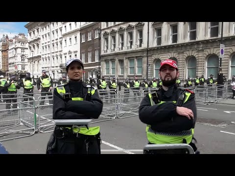 POLICE ABUSING POWERS LAWLESS LONDON & A FEW CRAZY PEOPLE  👮‍♀️❌🚨⛔