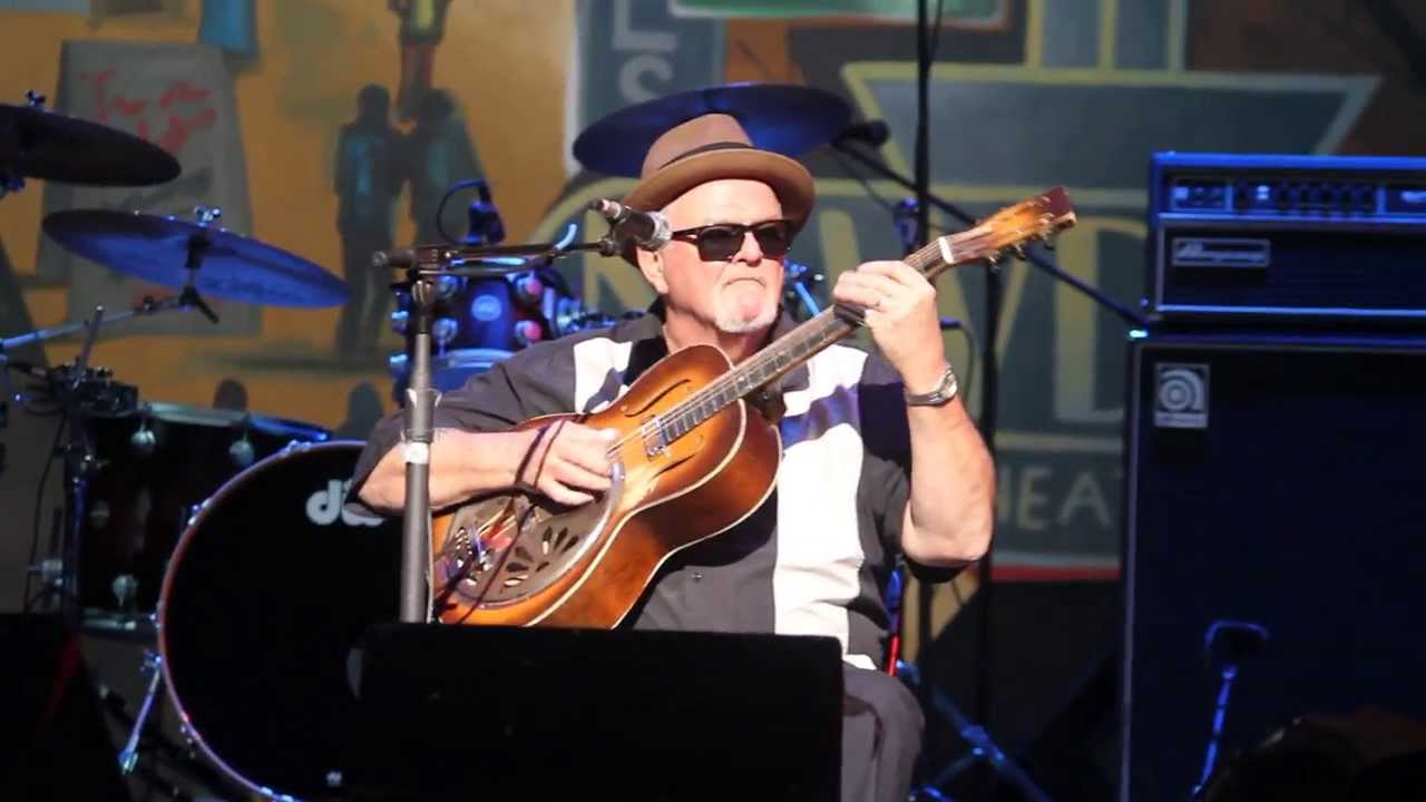 Tim Williams performing "Walking Blues" - YouTube
