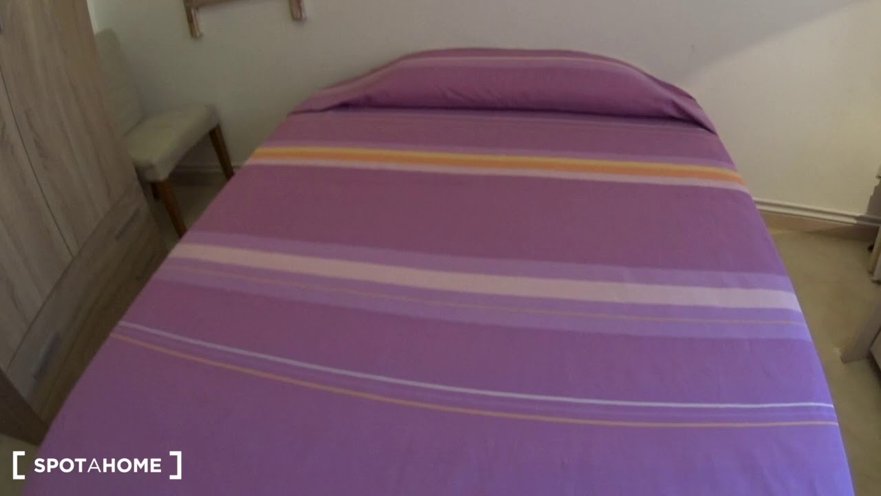 Rooms for rent in 3-bedroom apartment with large terrace close to ...