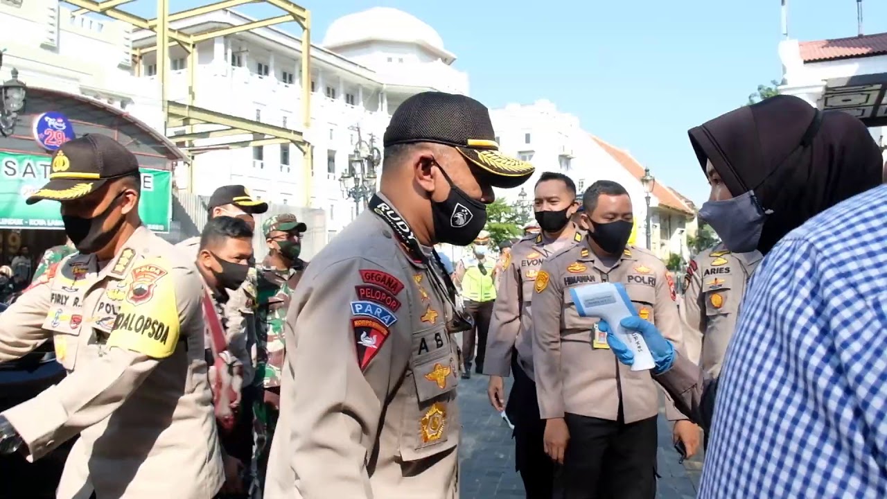 Dapur Umum Polda Jateng di Kawasan Kota Lama Semarang - YouTube