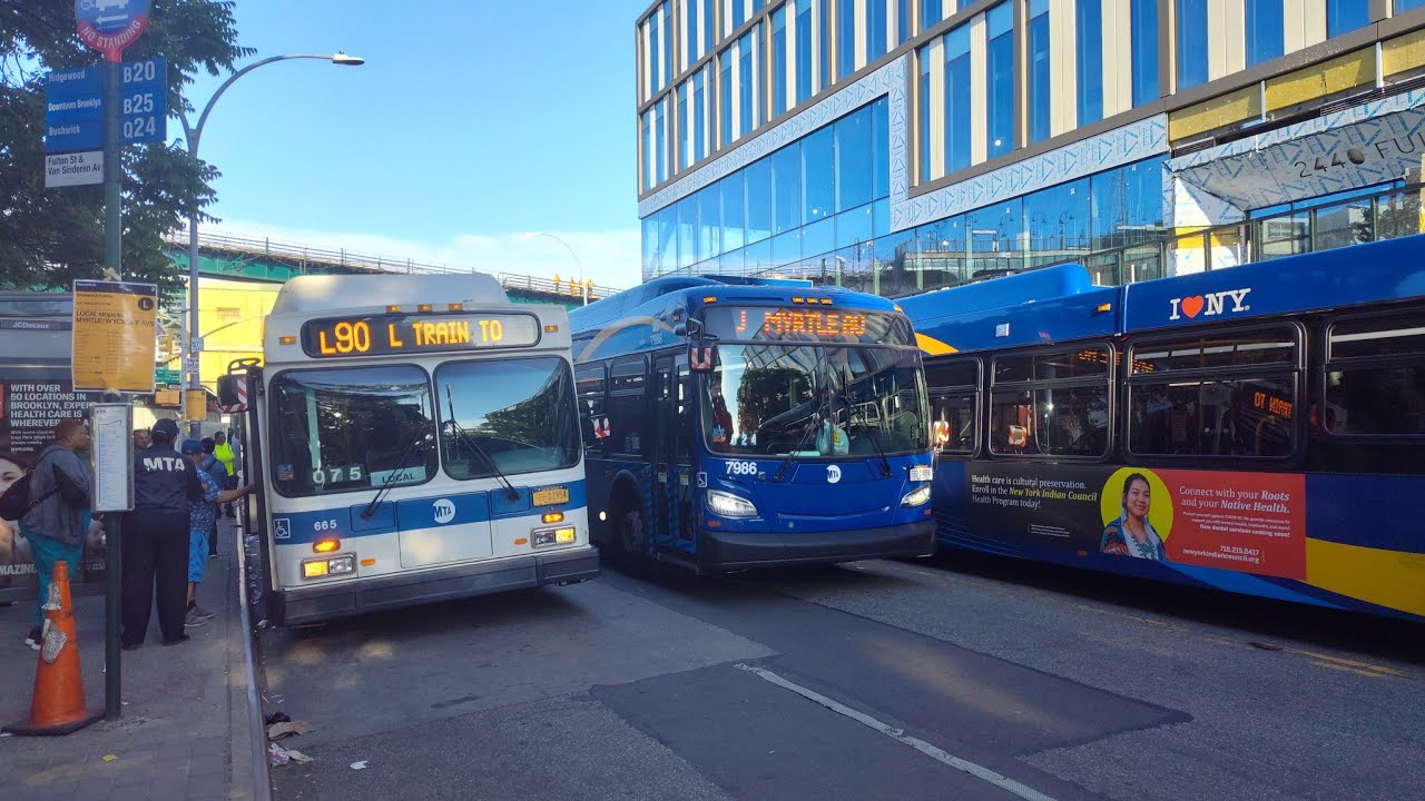 MTA Bus\NYCT Bus: Mini J90 (J) & L90 (L) shuttle bus action @ Broadway ...