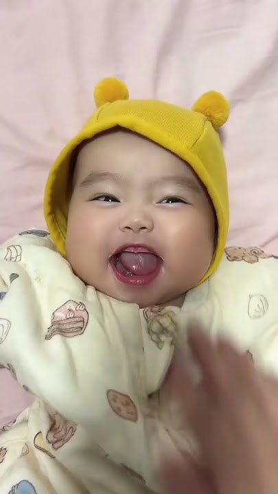给宝宝换尿布，撒娇的样子太可爱了 我的小萌娃 骗你生女儿 被可爱的人类幼崽治愈 Youtube