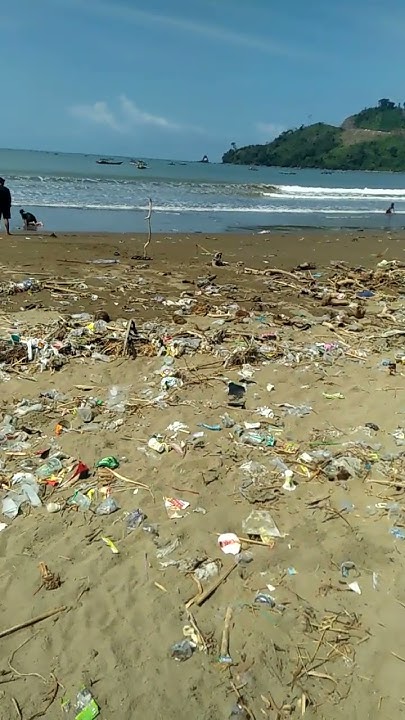 16 Juli 2023, Sampah menumpuk di Pantai Gemah Tulungagung - YouTube
