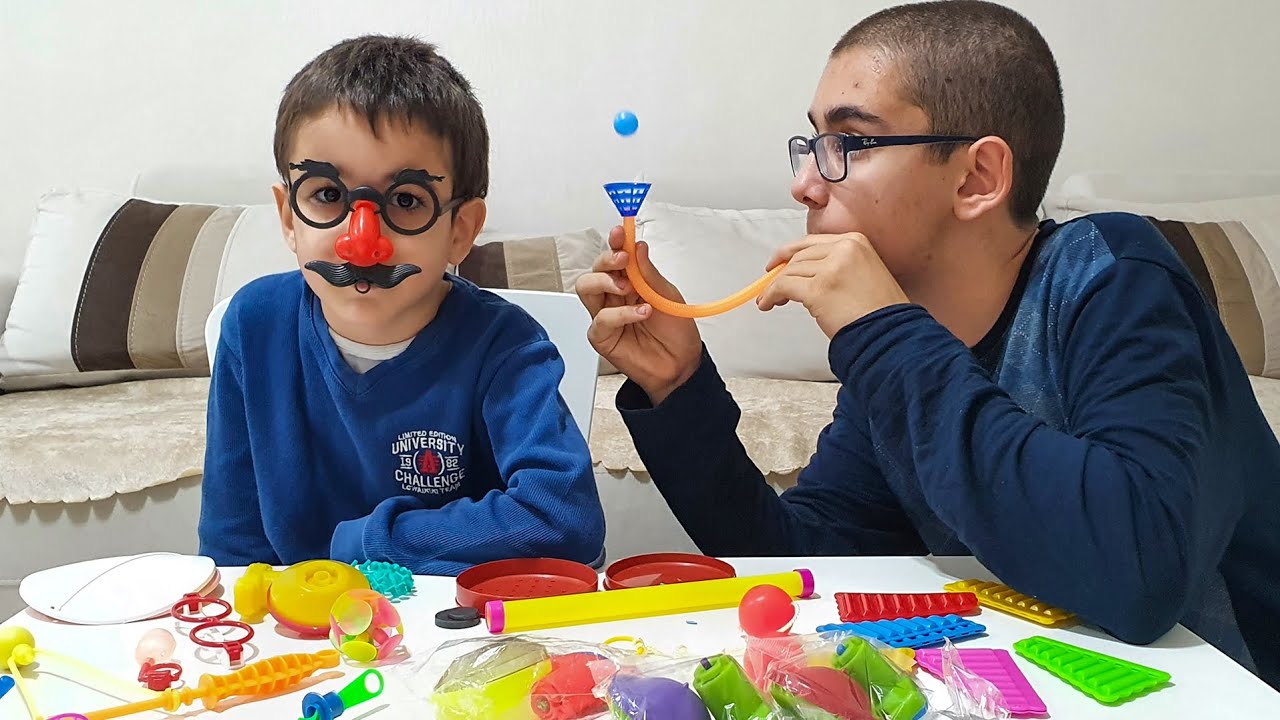 Berat ile Buğra Nostaljik Oyuncaklar Paketini Açıyor - YouTube