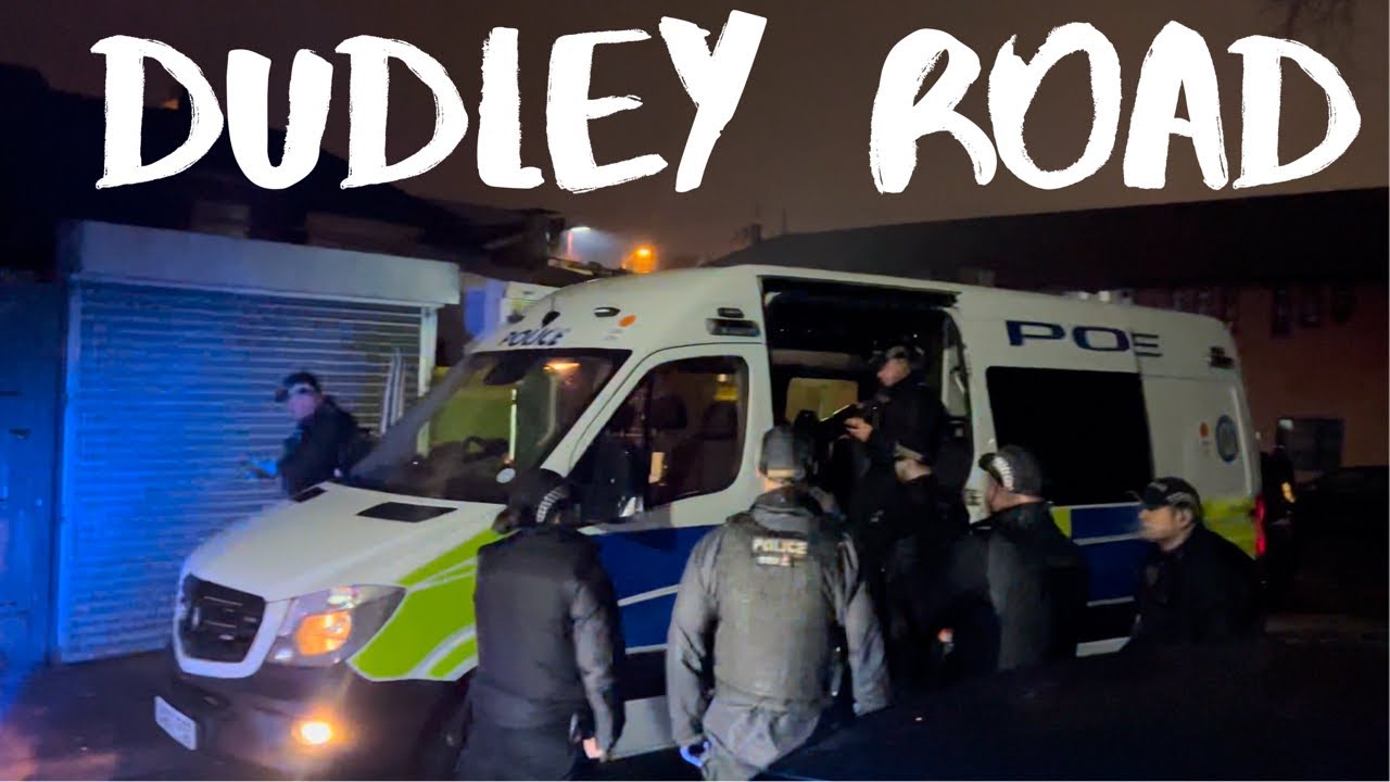 Dramatic Moment Armed Police Swarm Dudley Road - YouTube