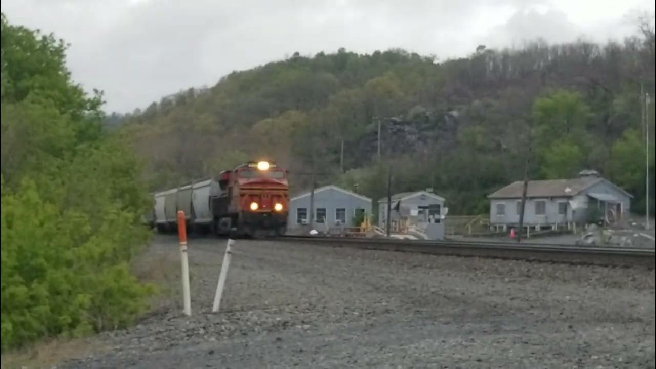 NS 8114 (Norfolk Southern) leading an eastbound manifest! - YouTube
