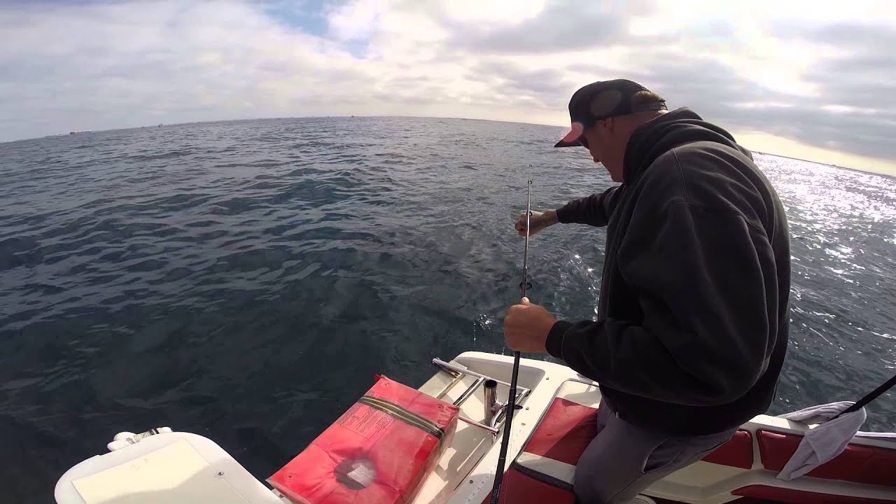 John fighting a mako - YouTube