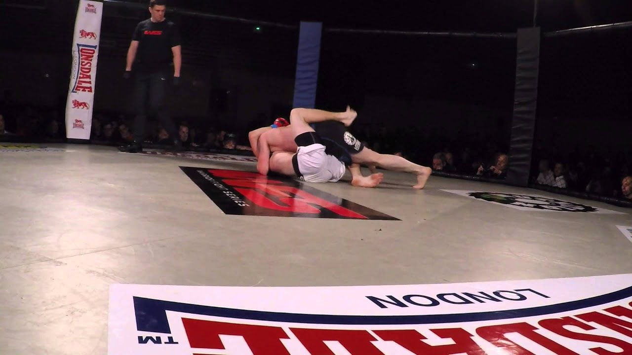 Rob McAdam's fight at WFS2 - YouTube