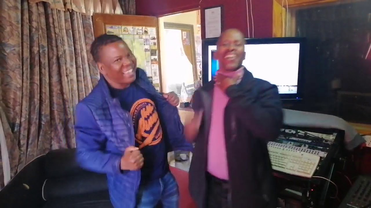 Kabelo Mogwe with the Legend Alfredo Mos - YouTube