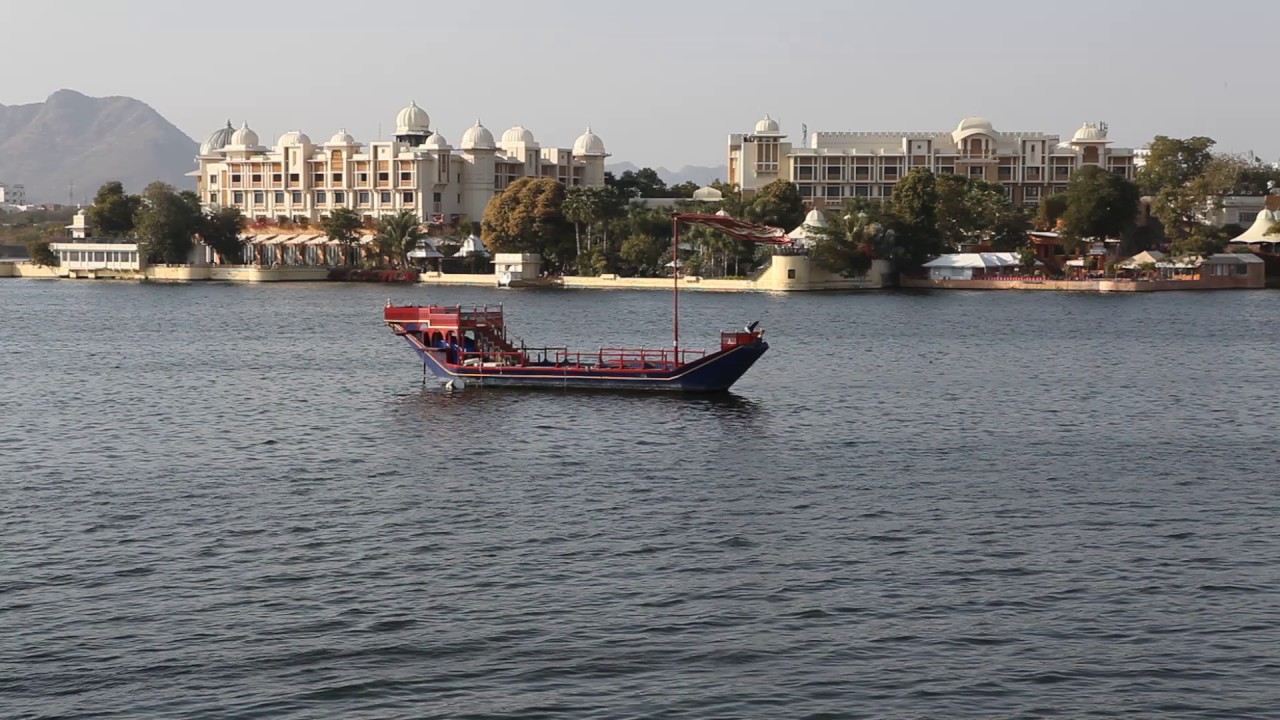 Gangaur boat from Bondmovie Octopussy James Bond 007 Museum Nybro ...