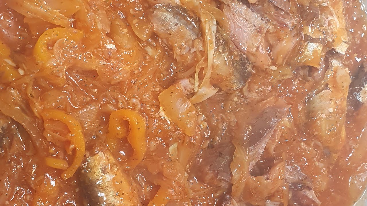 Como hacer sardina de lata con repollo - YouTube