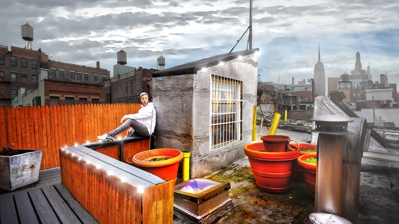 Living in a Secret Rooftop Tiny-House in NYC… - YouTube