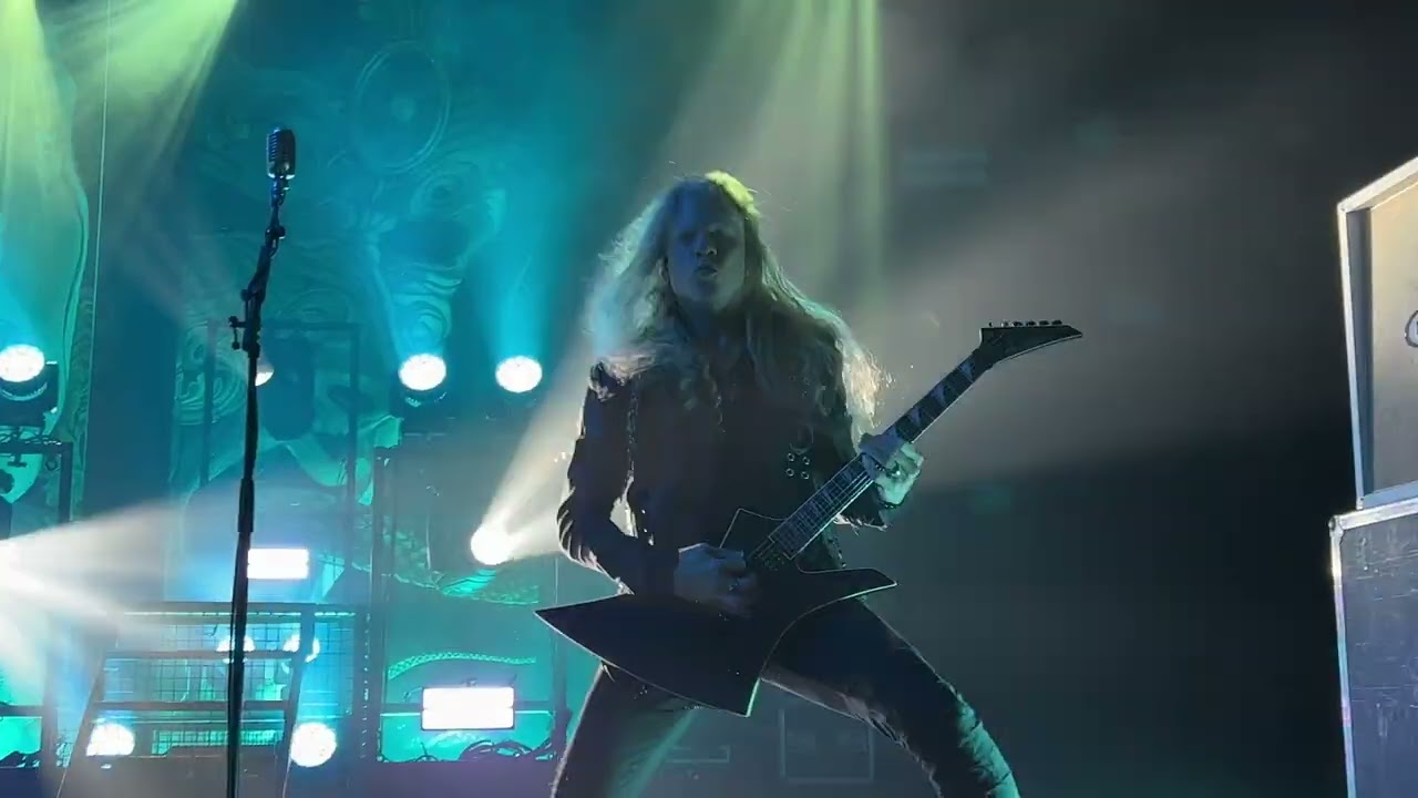 Arch Enemy (Swe) 01 Deceiver, Deceiver Live 12.10.22@Alcatraz - YouTube