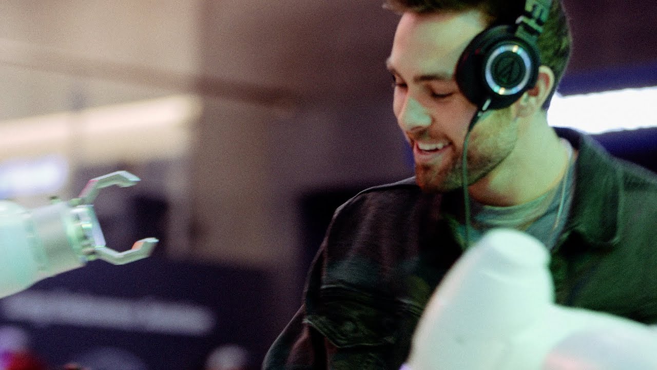 DJing with Robots at CES - YouTube