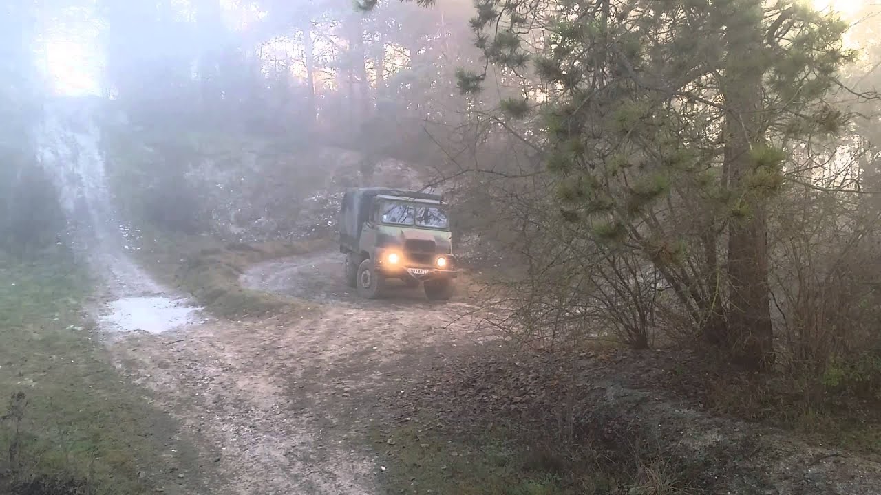 Un Simca Marmon dans une ancienne carrière... - YouTube