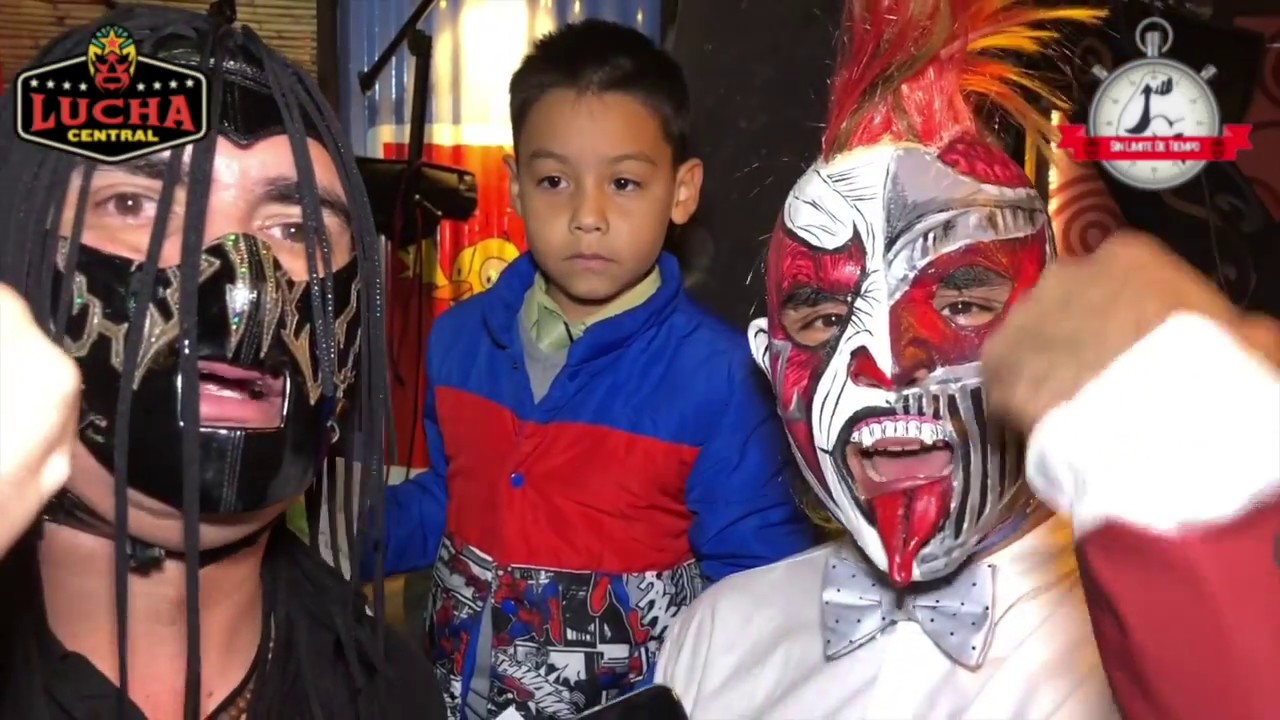 Mr. Electro reta a Psycho Clown a una lucha máscara contra máscara para ...