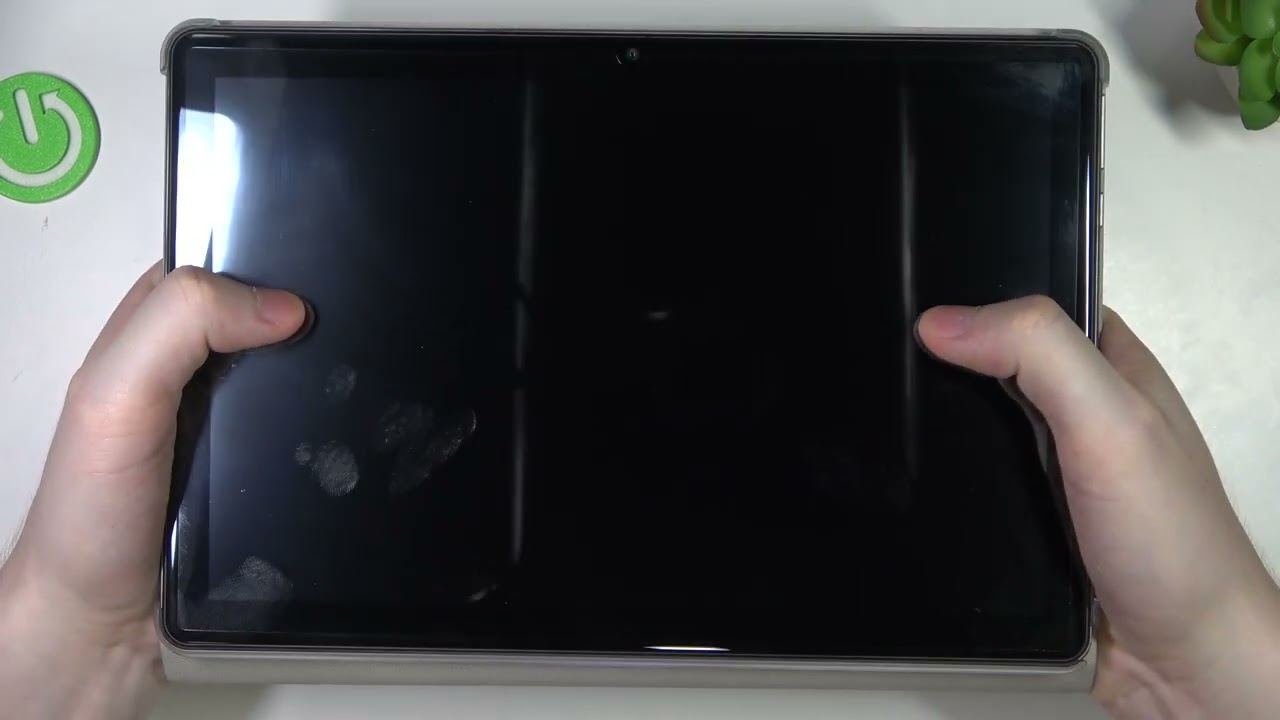 How Big is Cubot Tab 10 - Compare Tablet Size With a Hand - YouTube