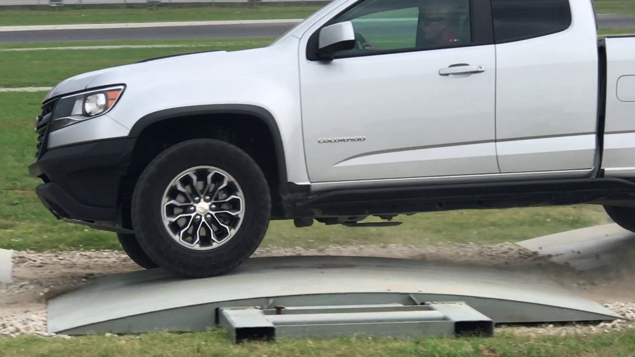 Chevrolet Colorado ZR2 test track - YouTube